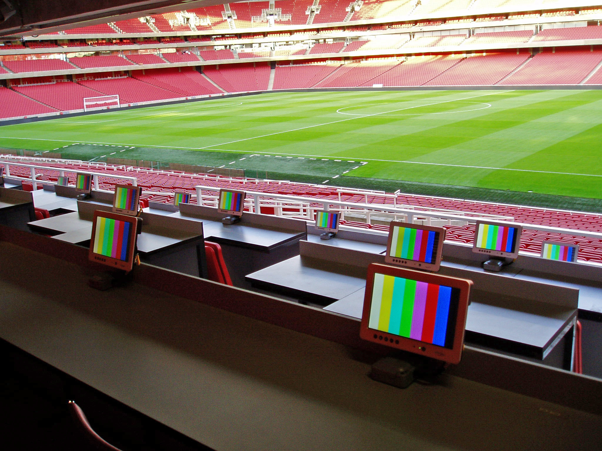 Public Displays - Arsenal Emirates Press Benches - Case Study